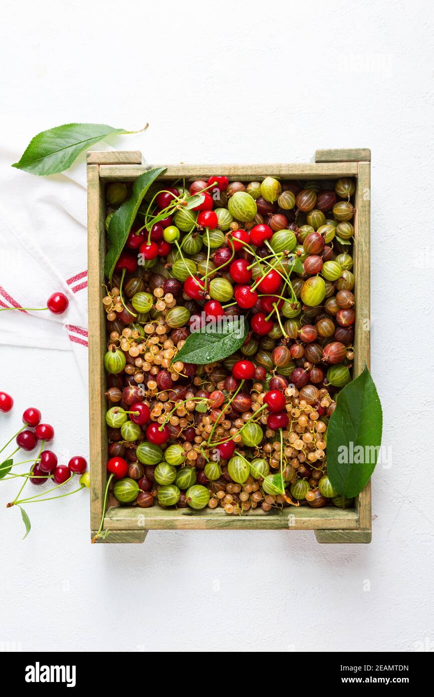 Overhead view of berry in wooden crate, summer concept Stock Photo - Alamy