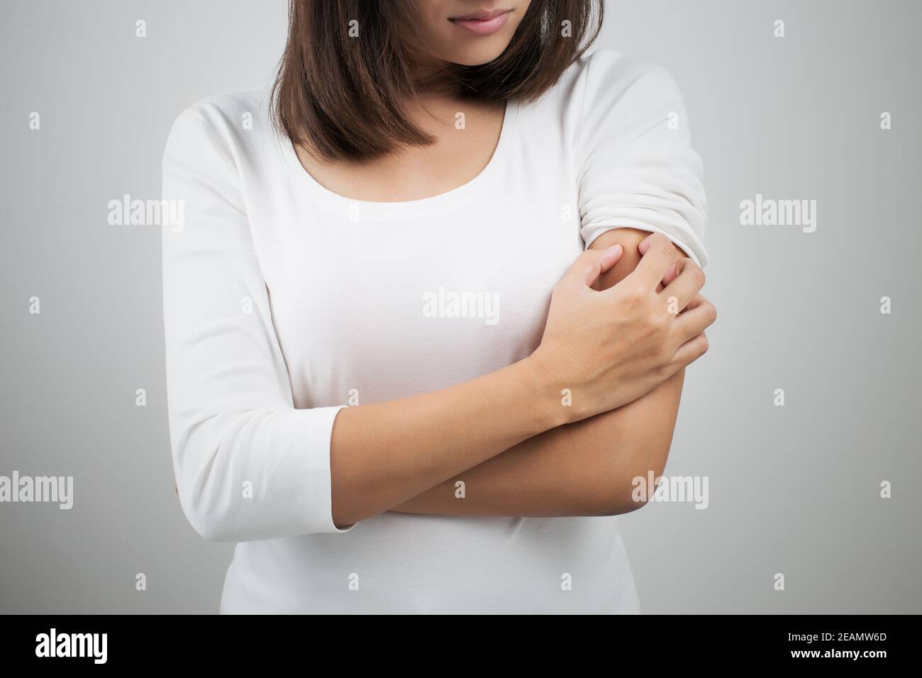 Woman scratching her arm Stock Photo - Alamy