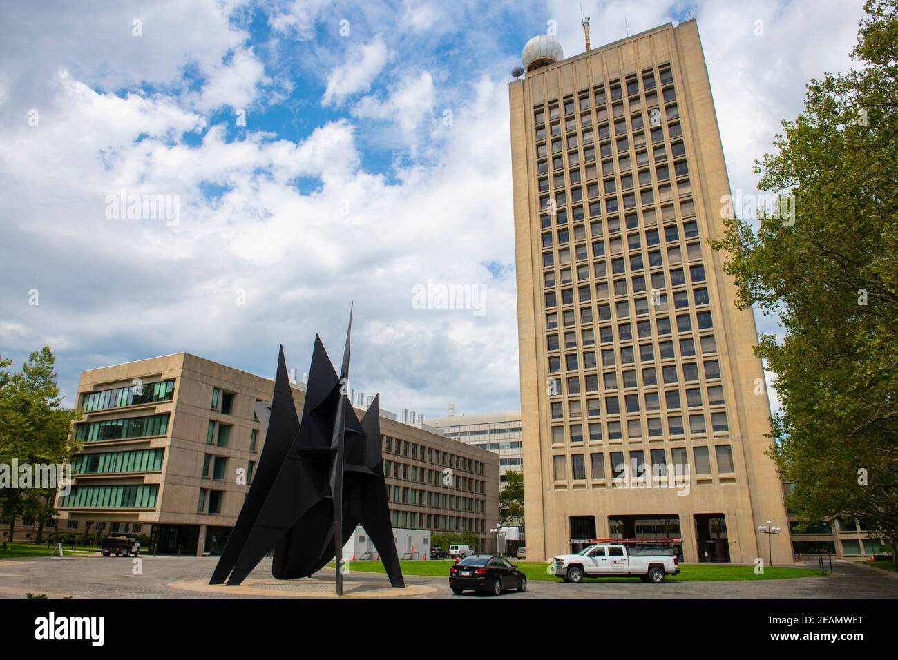 McDermott Court and Green Building of Massachussets Institute of ...