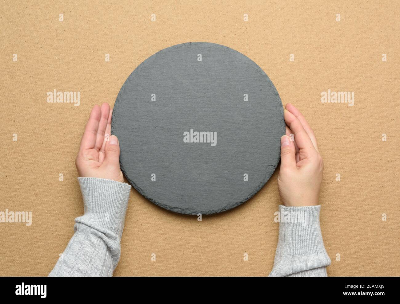 Hand cutting stone hi-res stock photography and images - Alamy