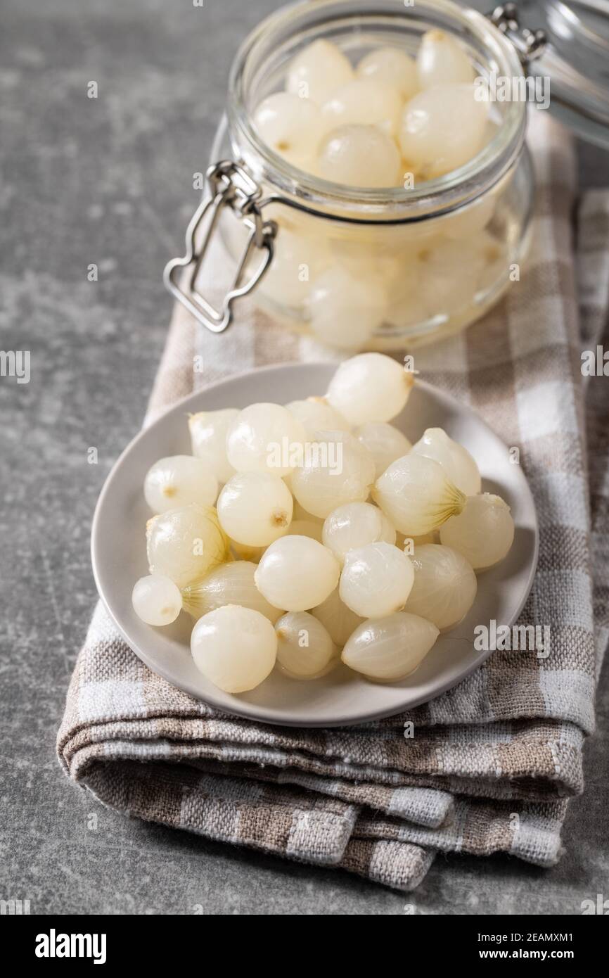 Baby onions hi-res stock photography and images - Alamy