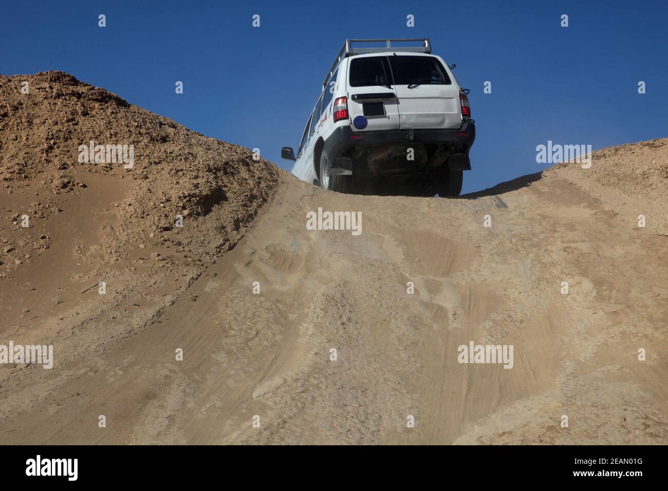 Car in desert Stock Photo - Alamy