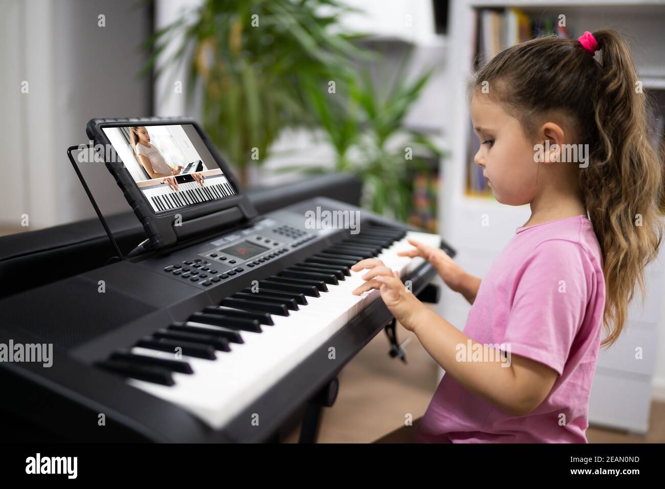 Music keyboard class school hi-res stock photography and images - Alamy