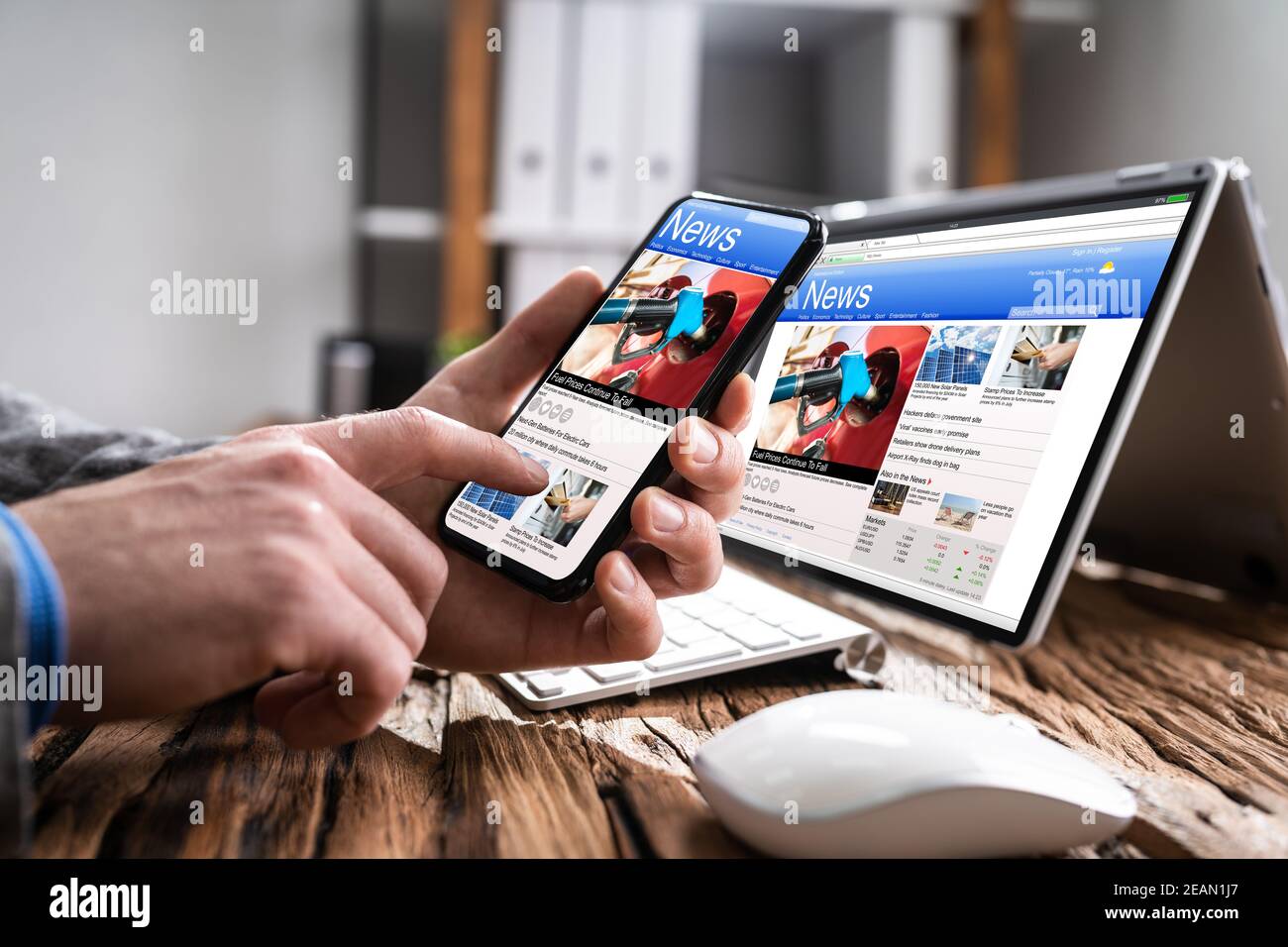 Reading News Website Online Stock Photo - Alamy