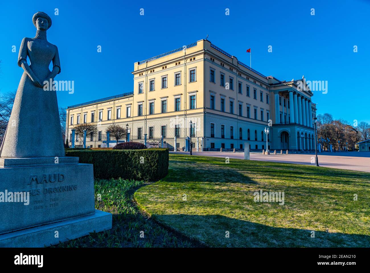 View of royal palace in Oslo, Norway Stock Photo - Alamy