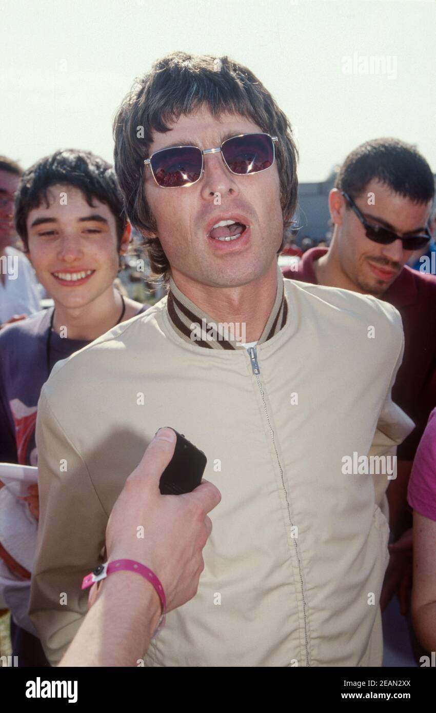 Reading festival backstage hi-res stock photography and images - Alamy