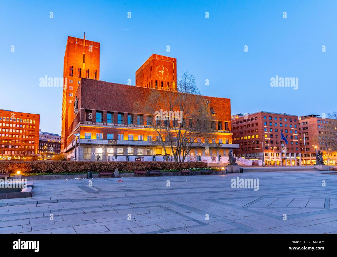 Statue town hall square oslo hi-res stock photography and images - Alamy