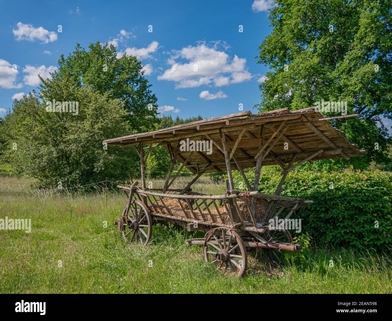 Hay cart hi-res stock photography and images - Alamy