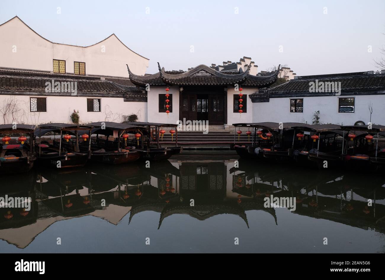Chinese architecture and buildings lining the water canals to Xitang ...