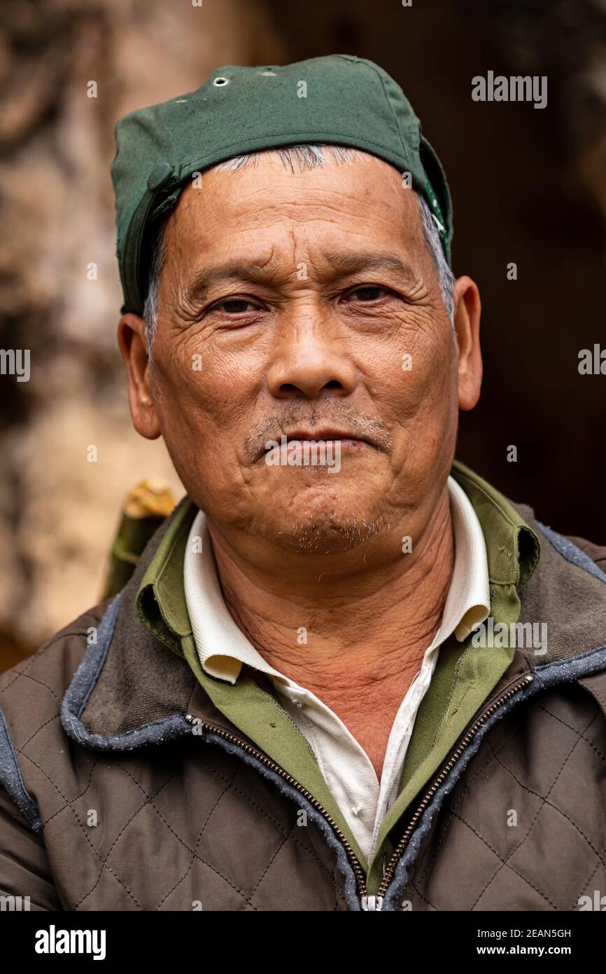 Vietnam worker hi-res stock photography and images - Alamy