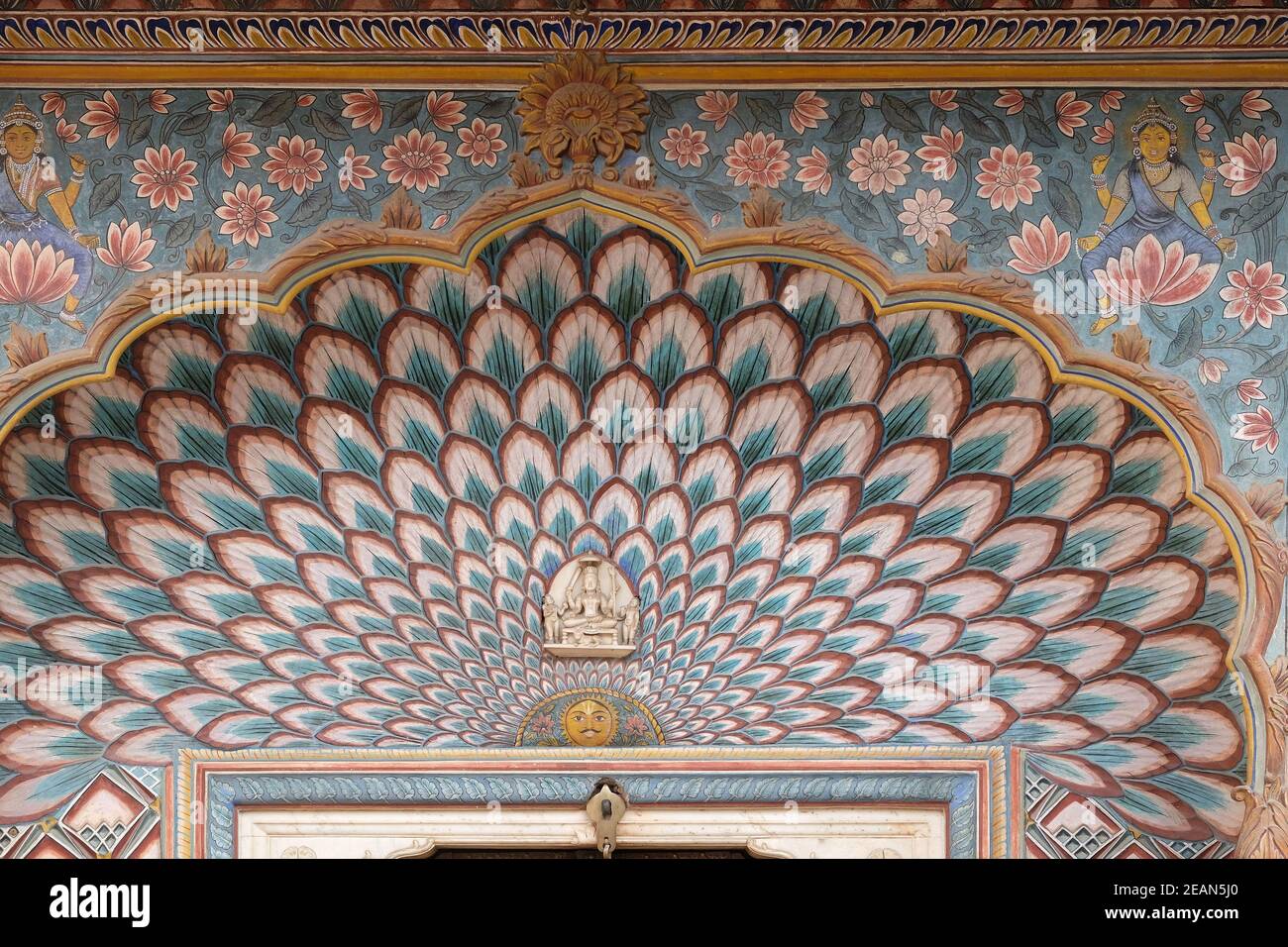 Lotus Gate at the Chandra Mahal, Jaipur City Palace in Jaipur ...