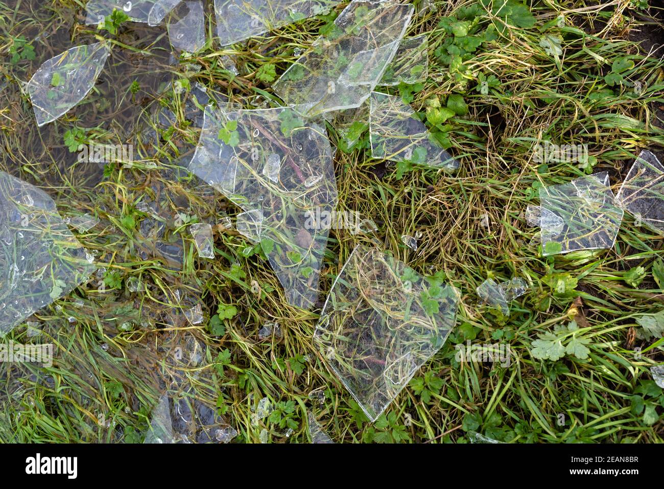 Broken 2021 hi-res stock photography and images - Alamy