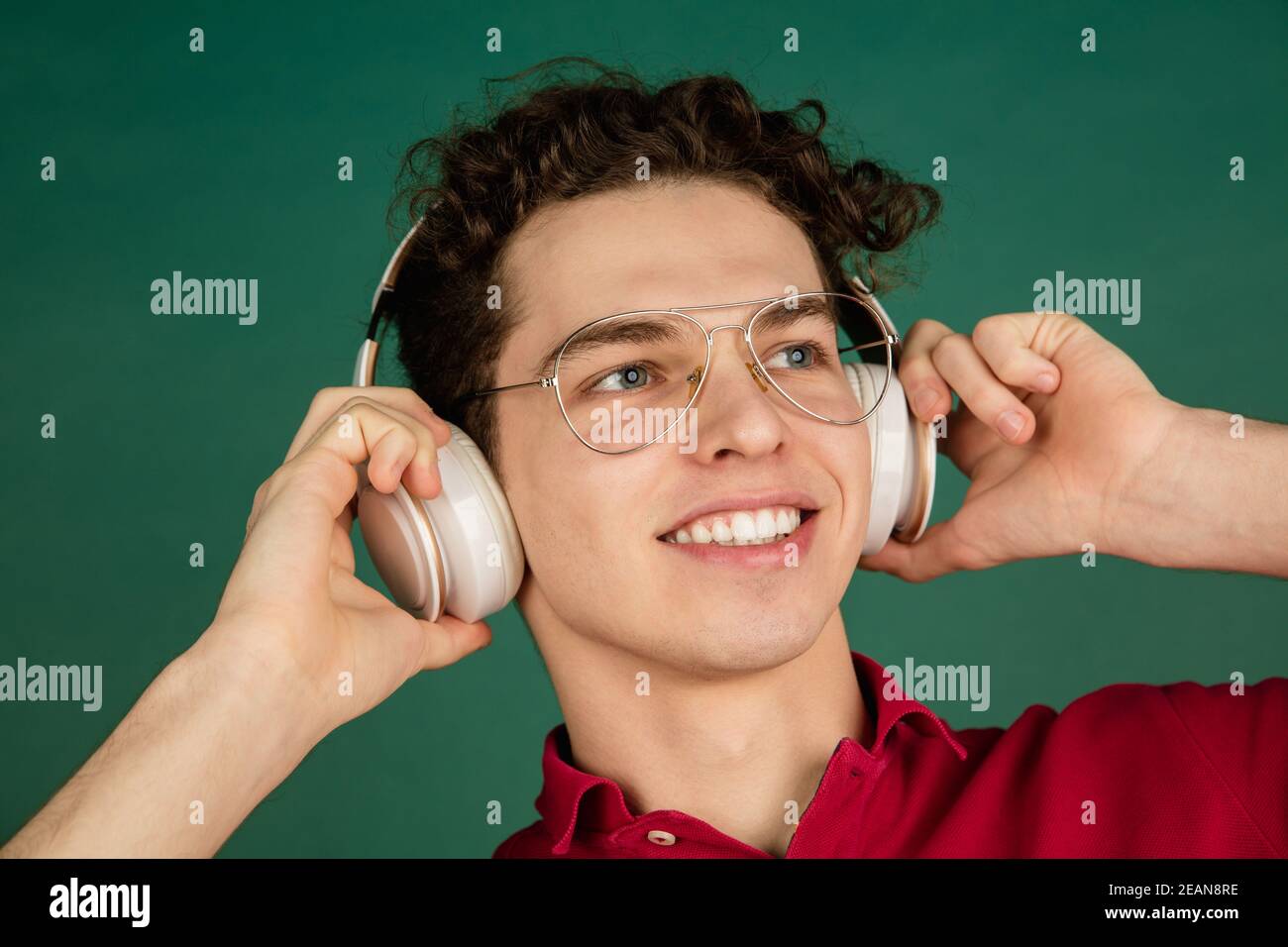 Smiley emoticon facial expression joy hi-res stock photography and ...