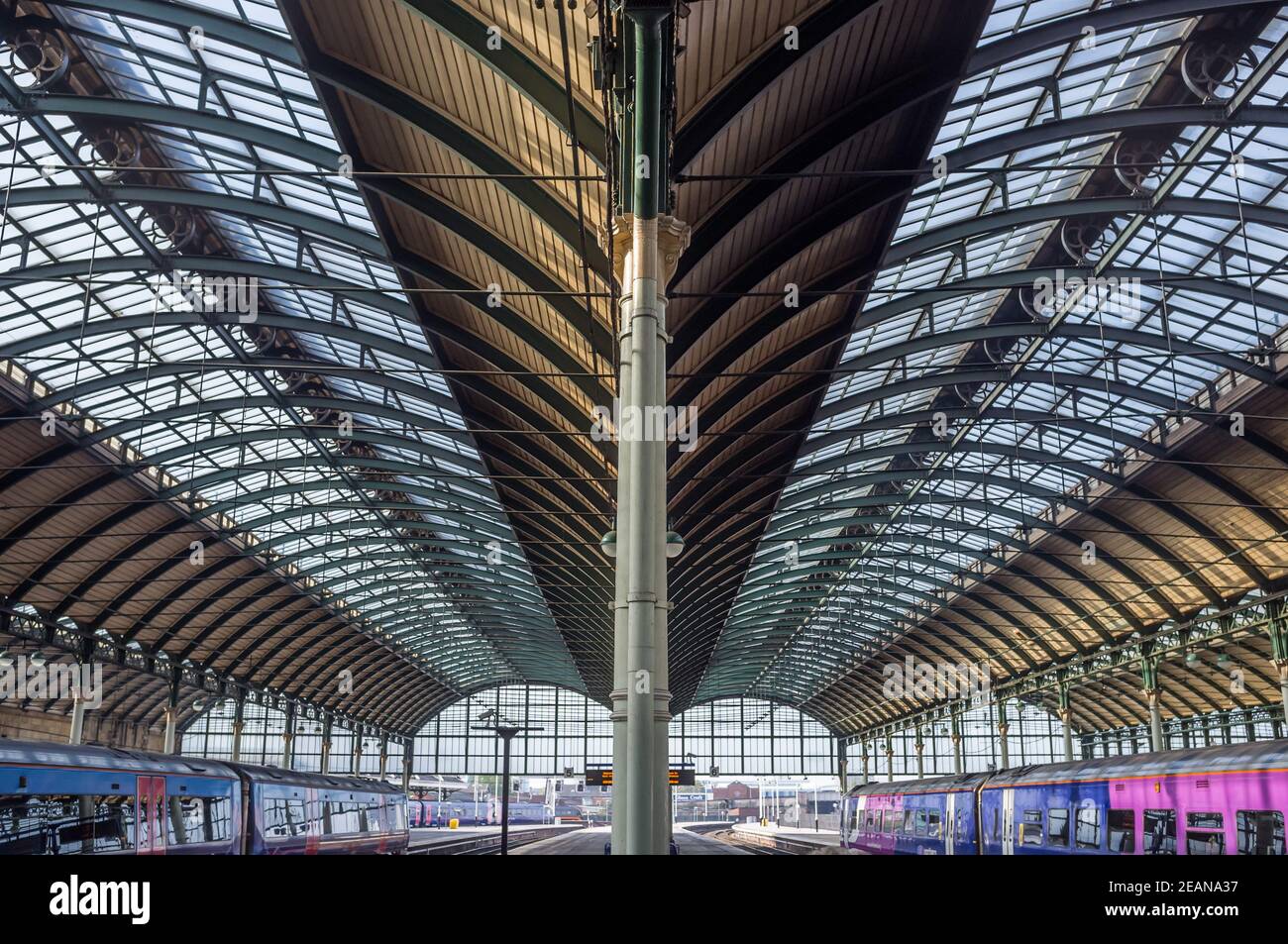 Hull paragon railway station interchange hi-res stock photography and ...