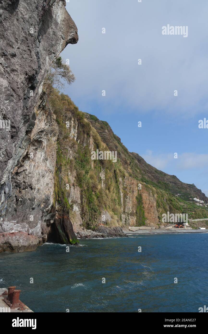 Steep rock slope hi-res stock photography and images - Alamy