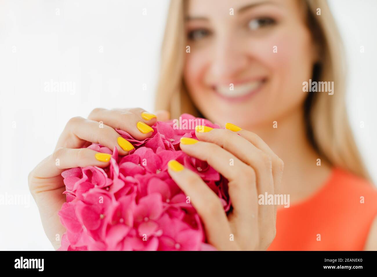 Yellow fingernails hi-res stock photography and images - Alamy