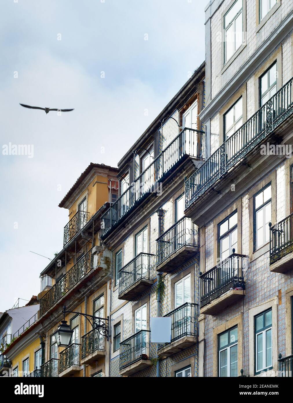 Lisboa typical street hi-res stock photography and images - Alamy