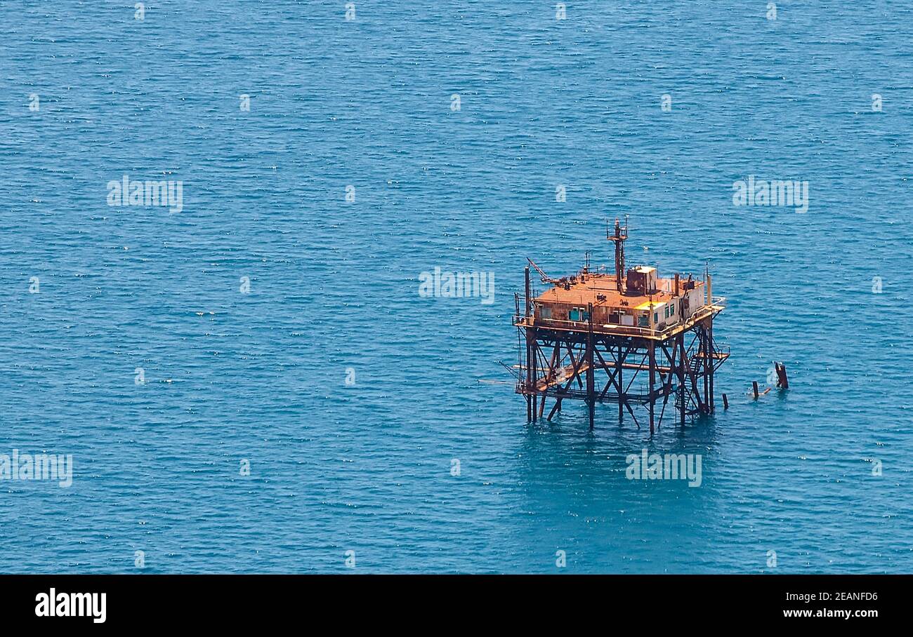 Science platform hi-res stock photography and images - Alamy