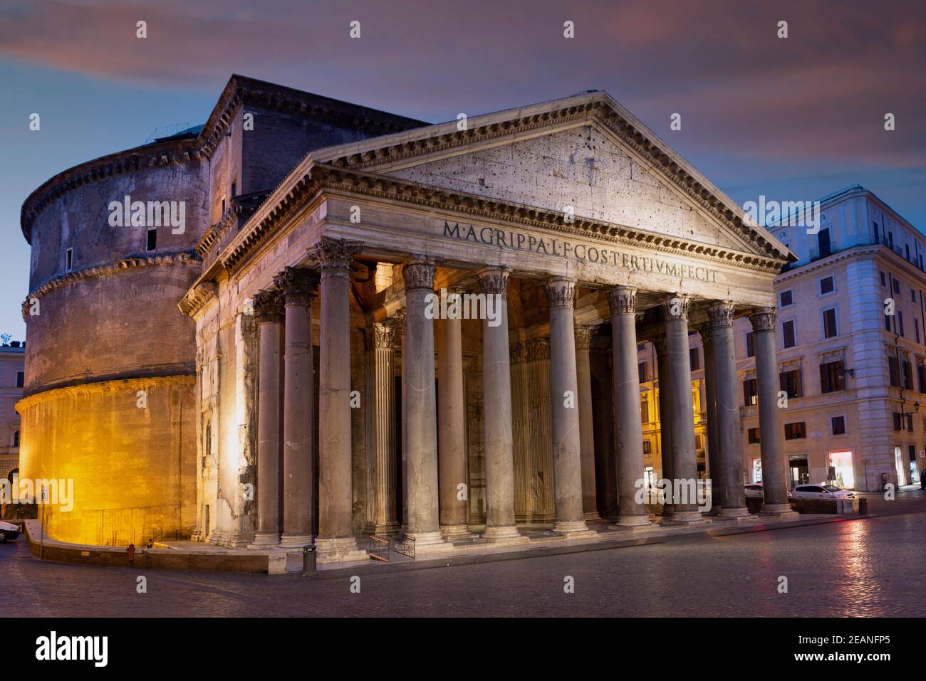 Pantheon, ancient temple of all the gods in Rome Stock Photo - Alamy