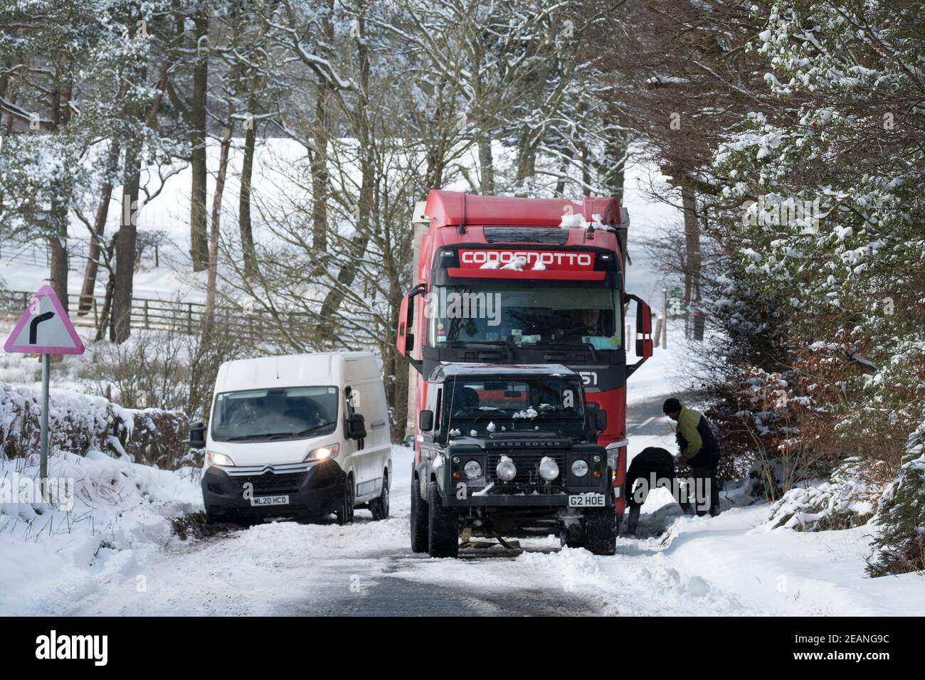 Lorry stuck in snow hi-res stock photography and images - Alamy