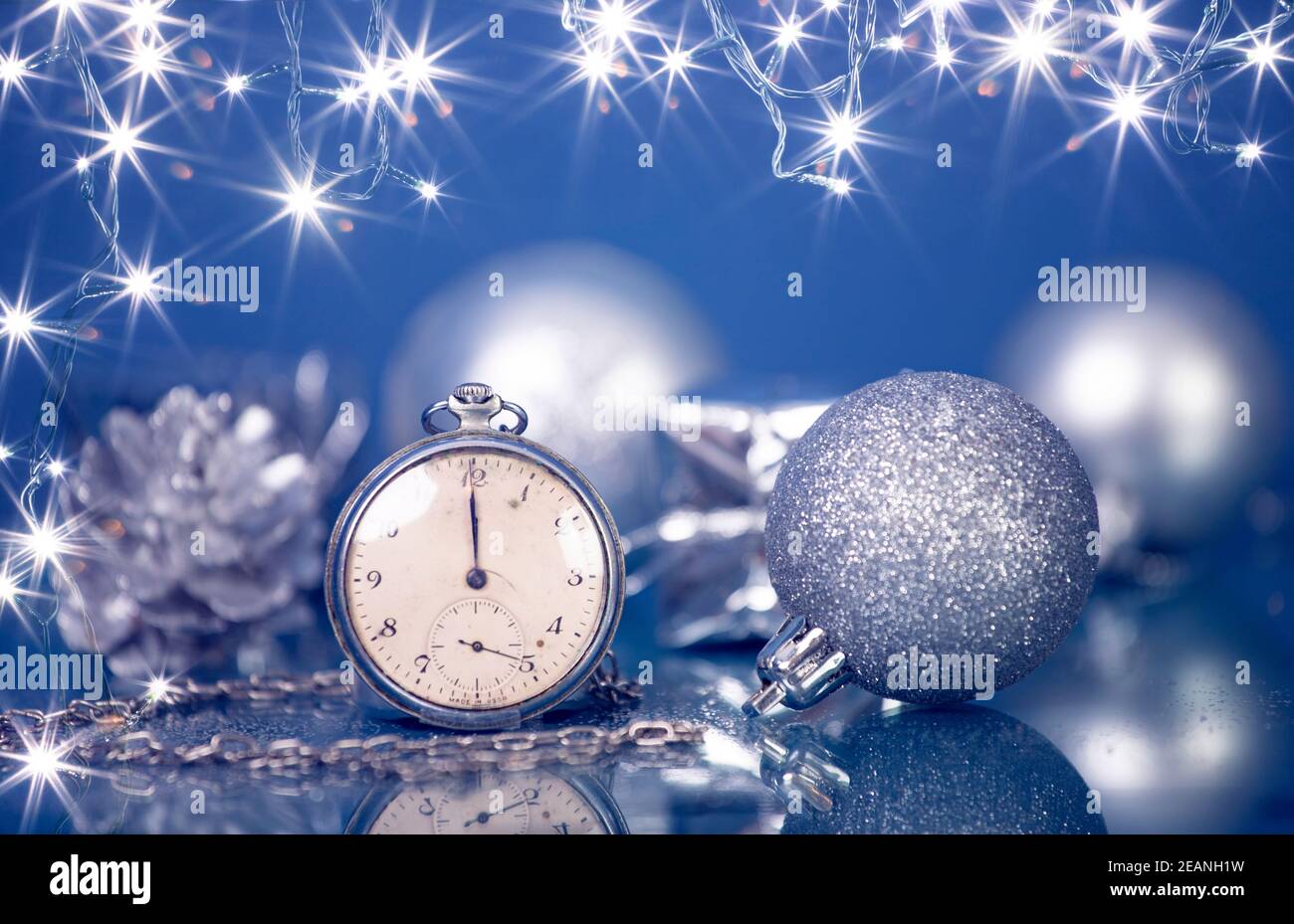 Clock midnight hi-res stock photography and images - Alamy