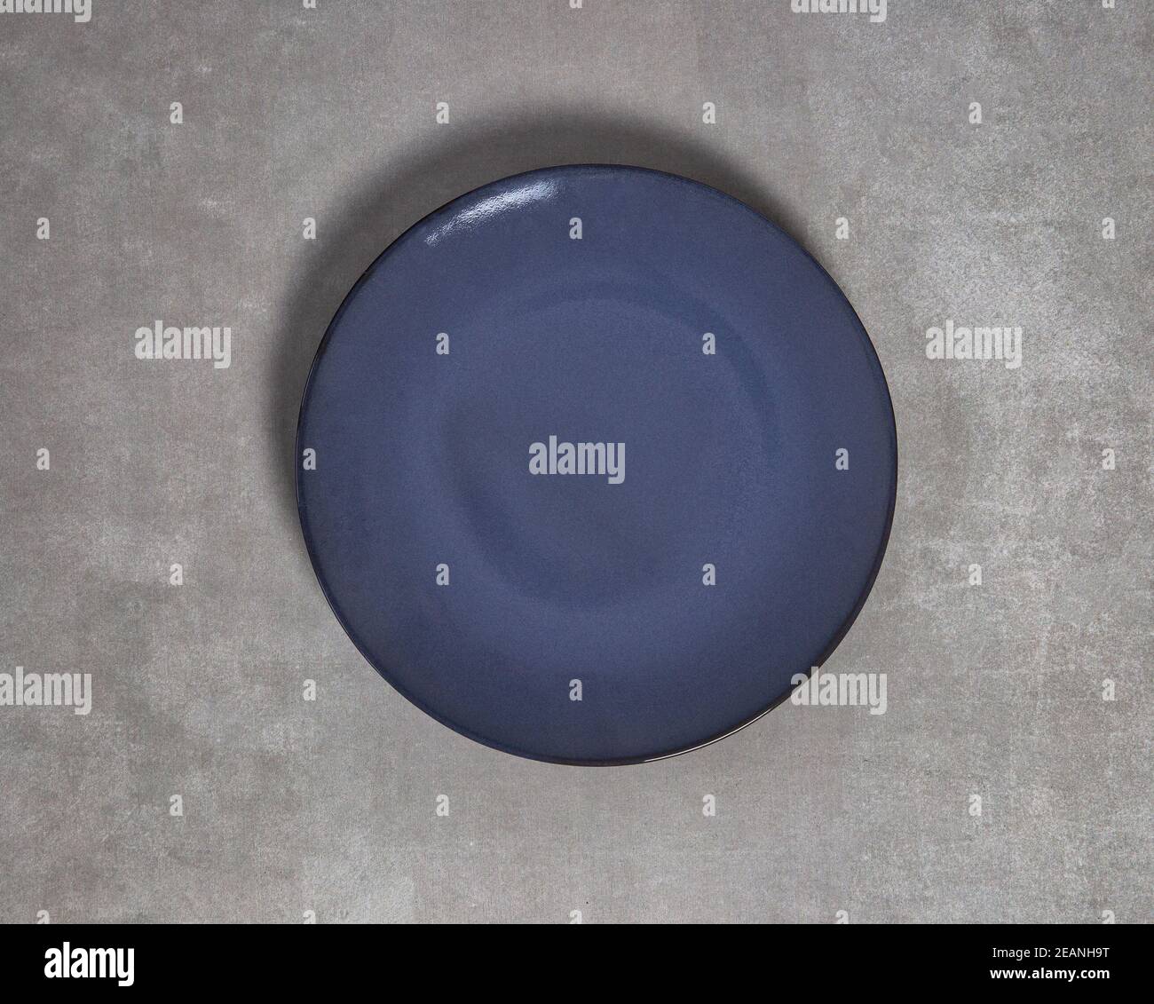 Round blue plate hi-res stock photography and images - Alamy