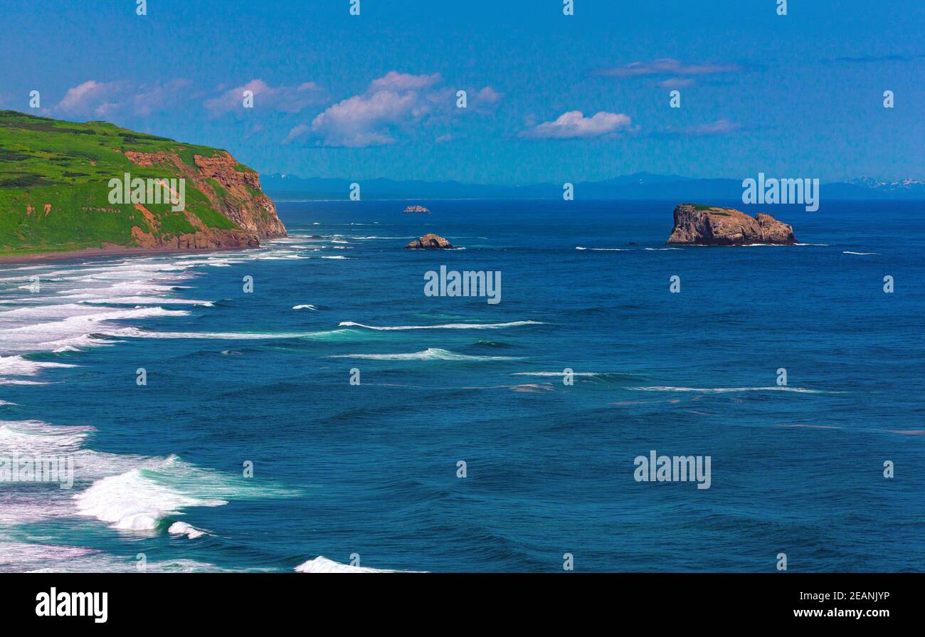 coast of the Pacific Ocean on the Kamchatka Peninsula, Russia Stock ...