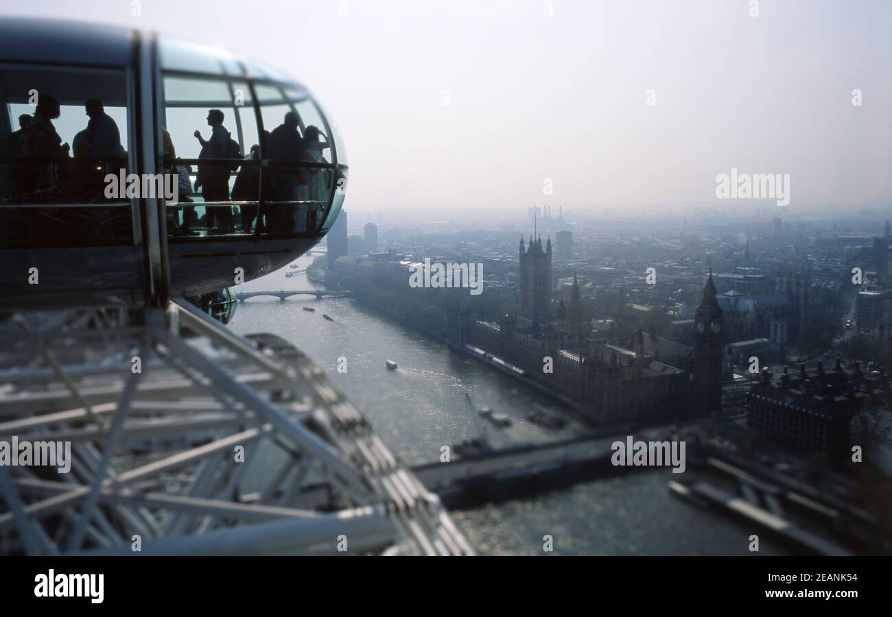 London eye inside capsule hi-res stock photography and images - Alamy
