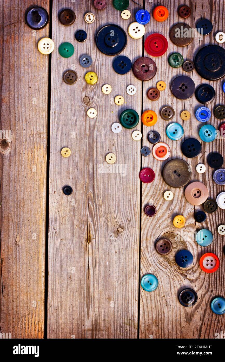 Pile of old buttons hi-res stock photography and images - Alamy
