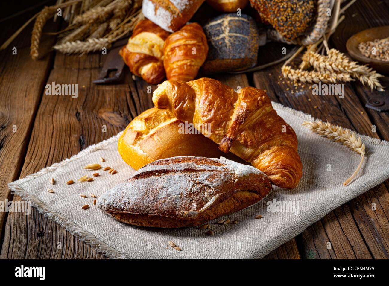 Fresh rolls in a cornucopia Stock Photo - Alamy