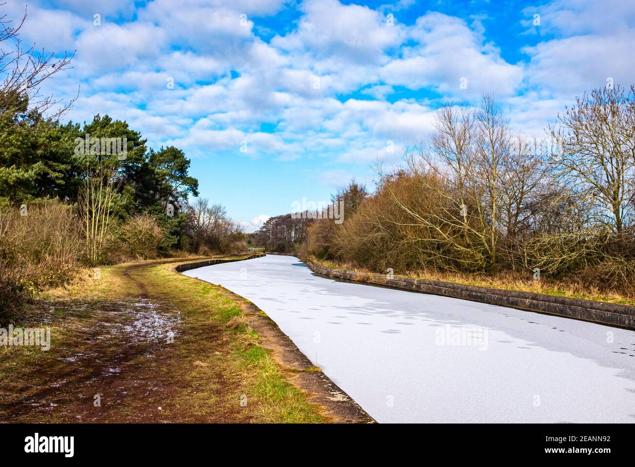 English countryside cheshire ice hi-res stock photography and images ...