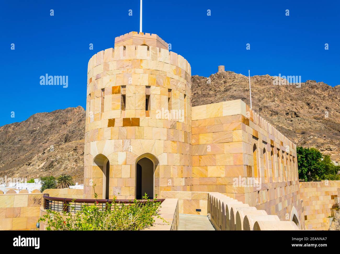 View of the old gate to the old town of Muscat, Oman Stock Photo - Alamy