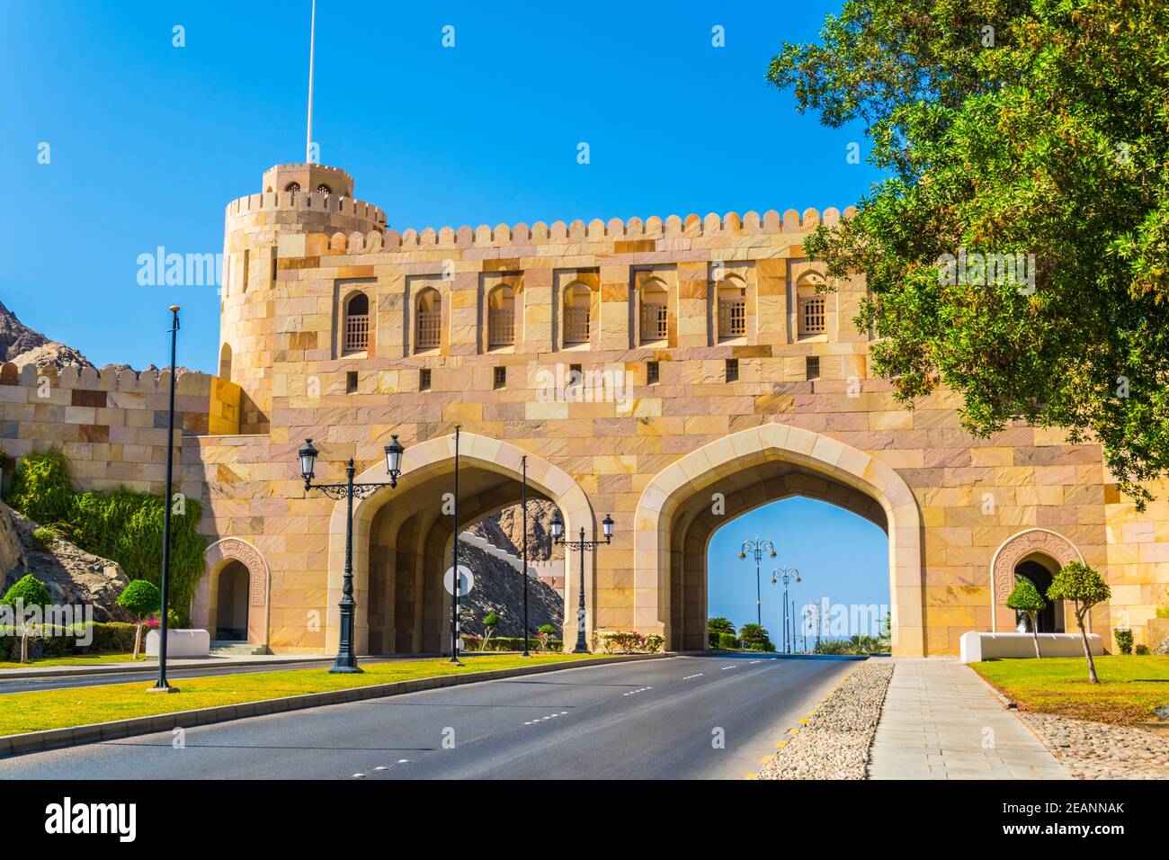 View of the old gate to the old town of Muscat, Oman Stock Photo - Alamy
