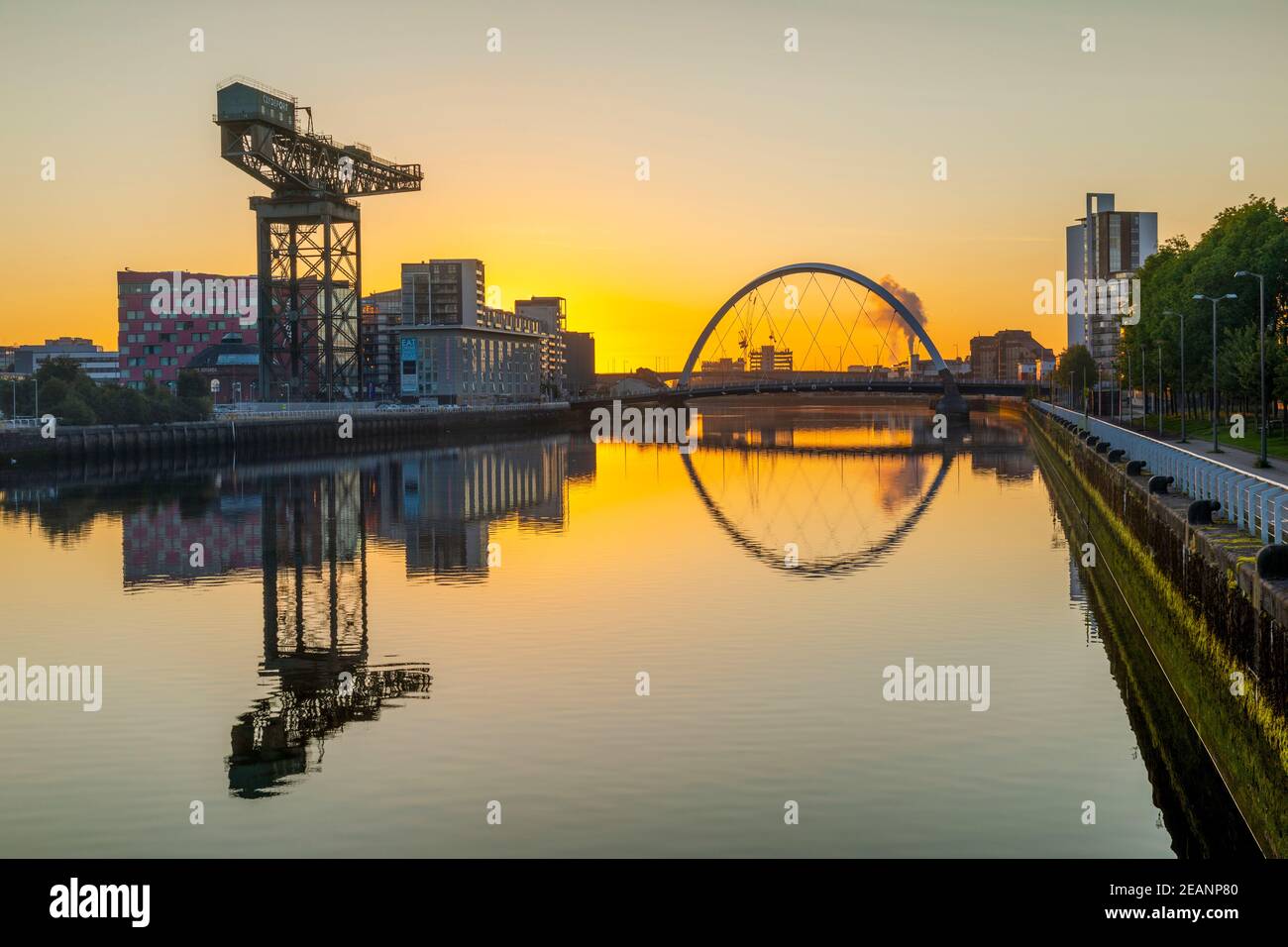 Sunrise over River Clyde, Finnieston Crane, Clyde Arc (Squinty) Bridge ...