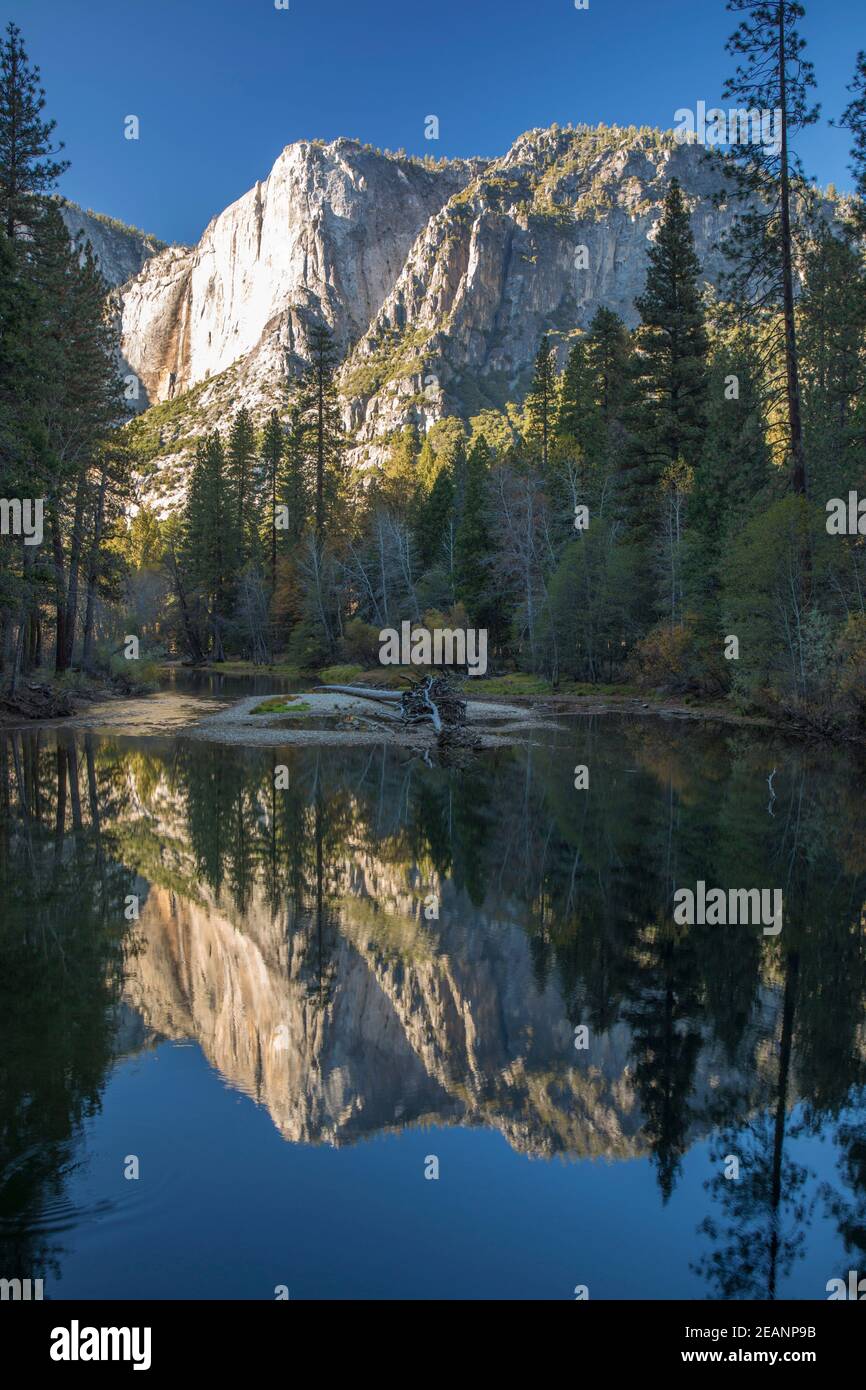 Granite cliffs hi-res stock photography and images - Alamy