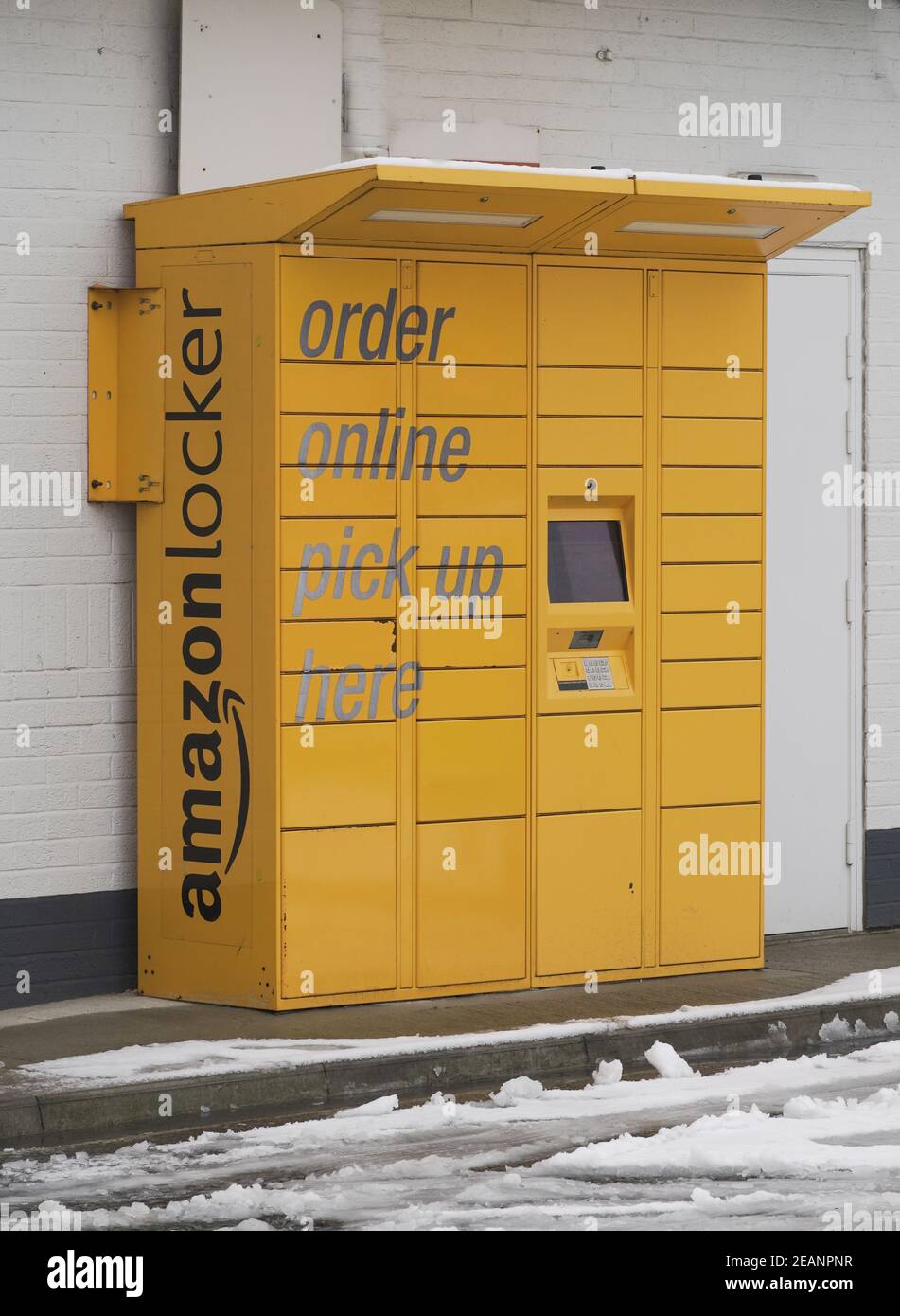 Personal parcel locker hi-res stock photography and images - Alamy