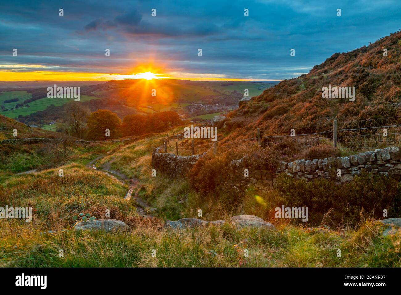 View of sunset from Baslow Edge, Derbyshire Peak District, Derbyshire ...