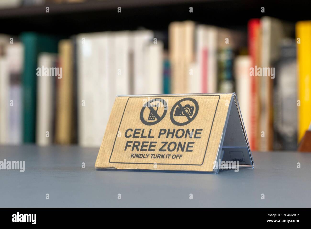 Cell Phone Free Zone Sign - Symbolic Image Stock Photo - Alamy