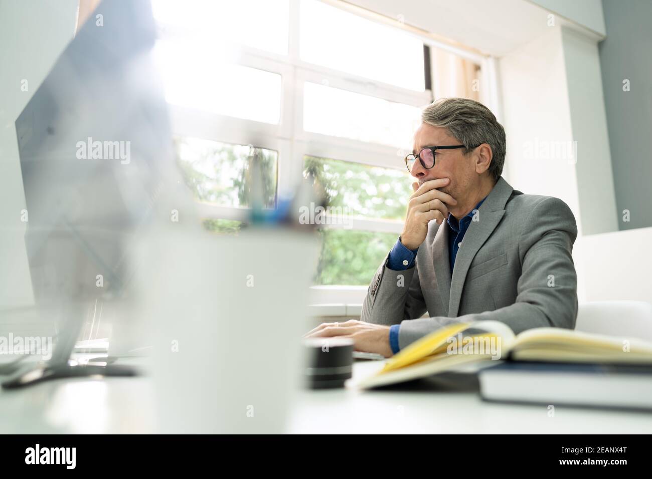 Unhappy staff hi-res stock photography and images - Alamy