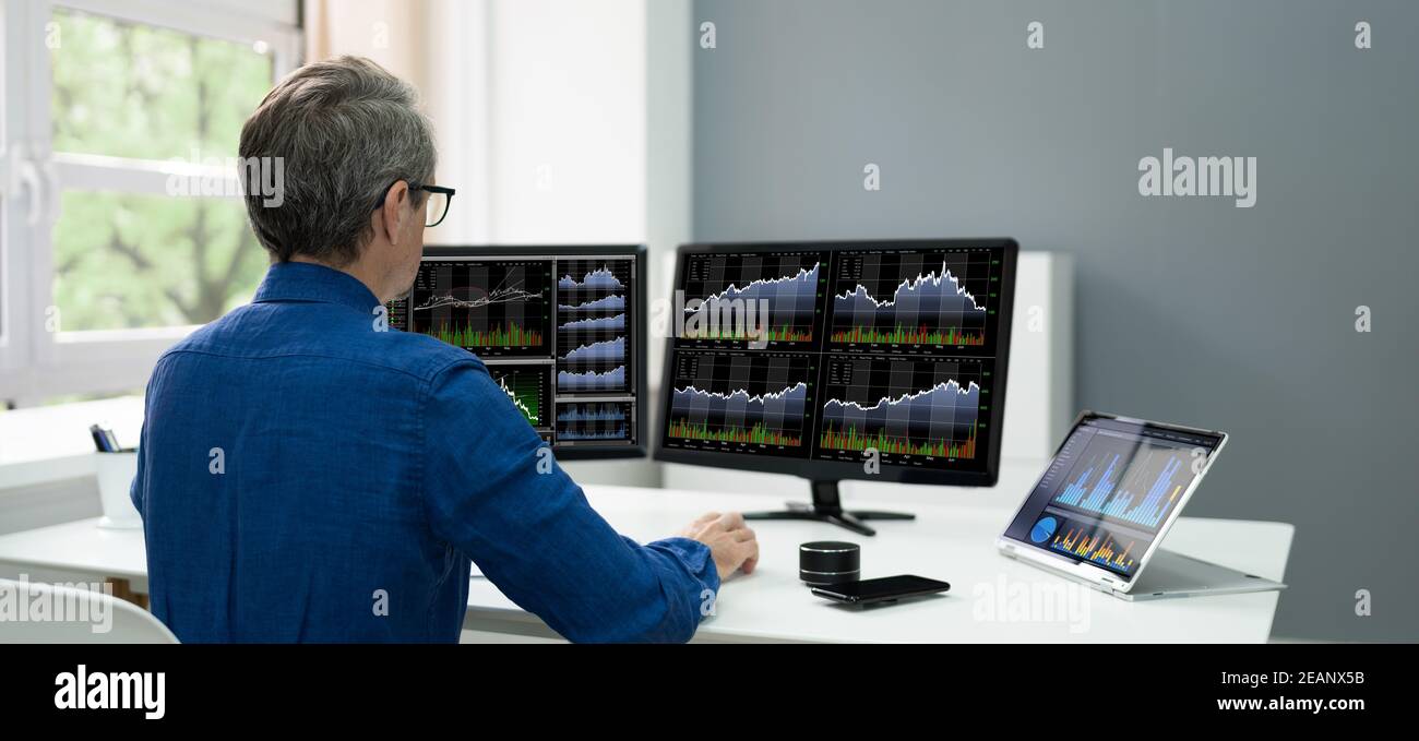 Analyst trader stock broker hi-res stock photography and images - Alamy