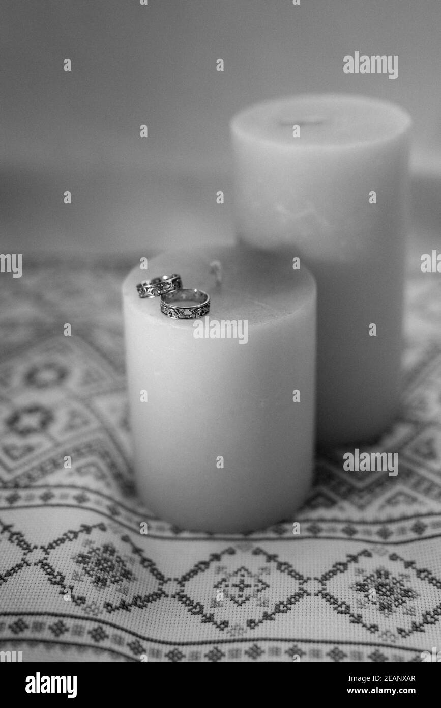 wedding rings with wedding decor Stock Photo - Alamy
