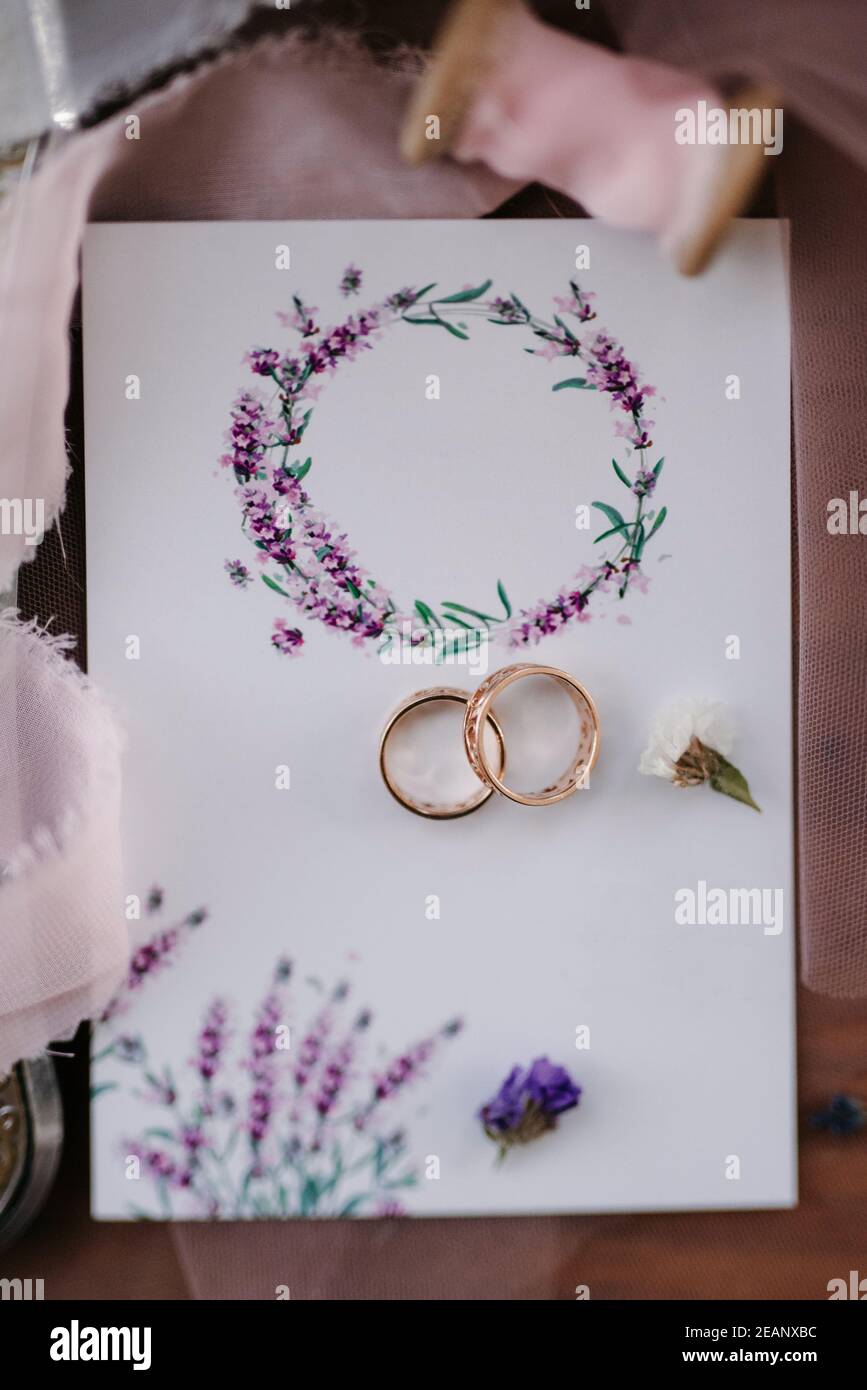 wedding rings with wedding decor Stock Photo - Alamy
