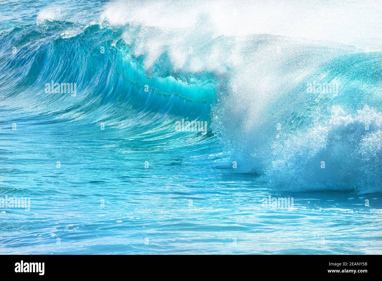 Tropical beach sea waves turquoise hi-res stock photography and images ...