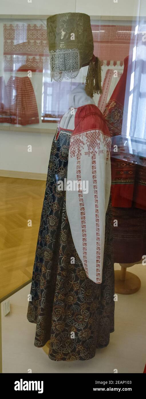 Russian national costume is a woman's suit. Clothes of the peoples of ...