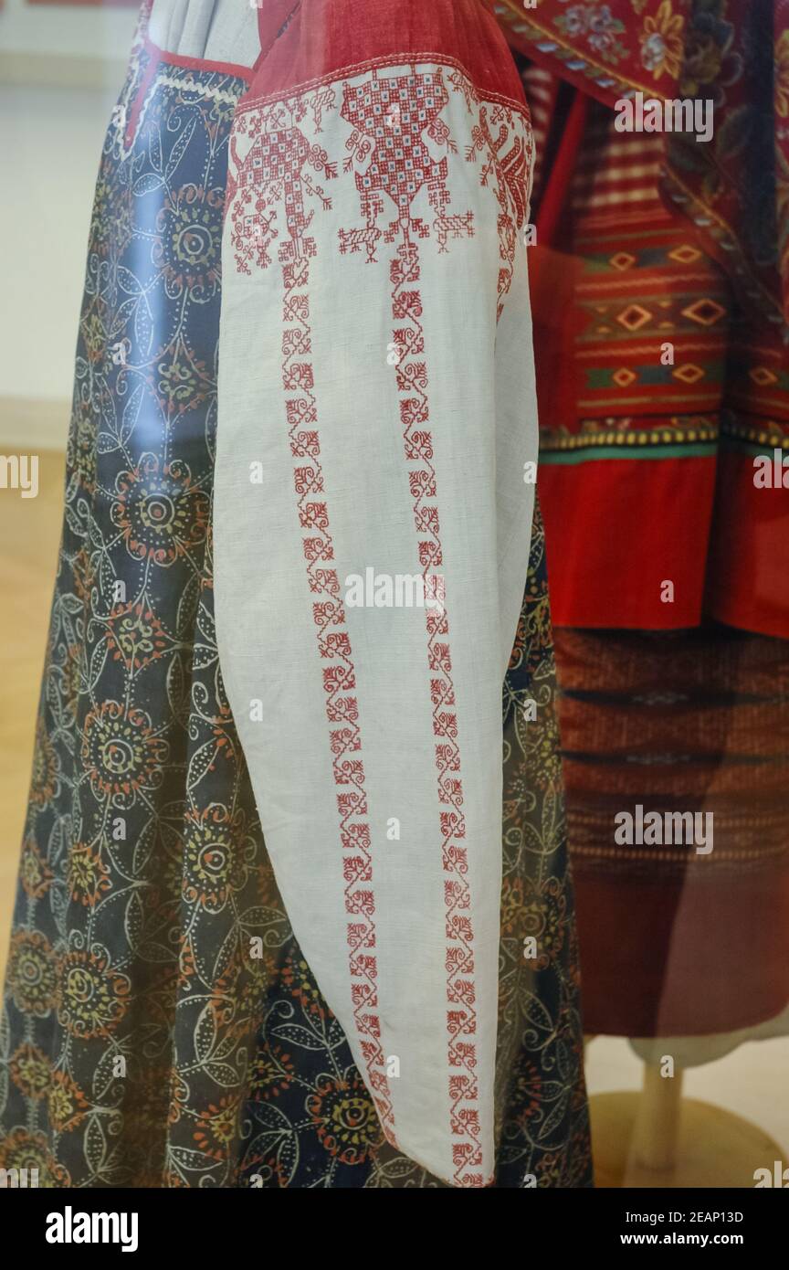 Russian national costume is a woman's suit. Clothes of the peoples of ...