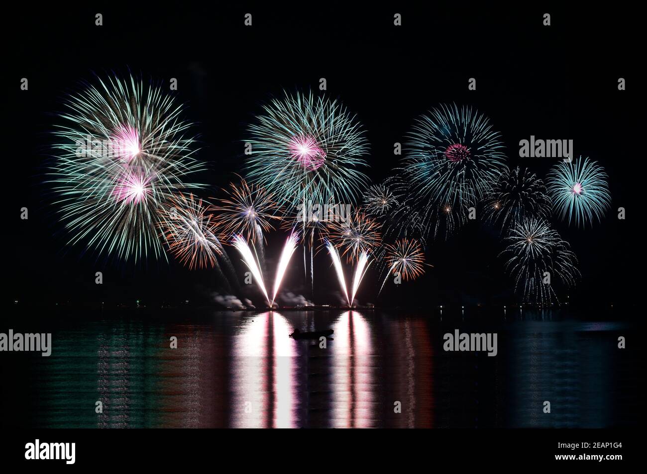 Explosion set icons in hi-res stock photography and images - Alamy