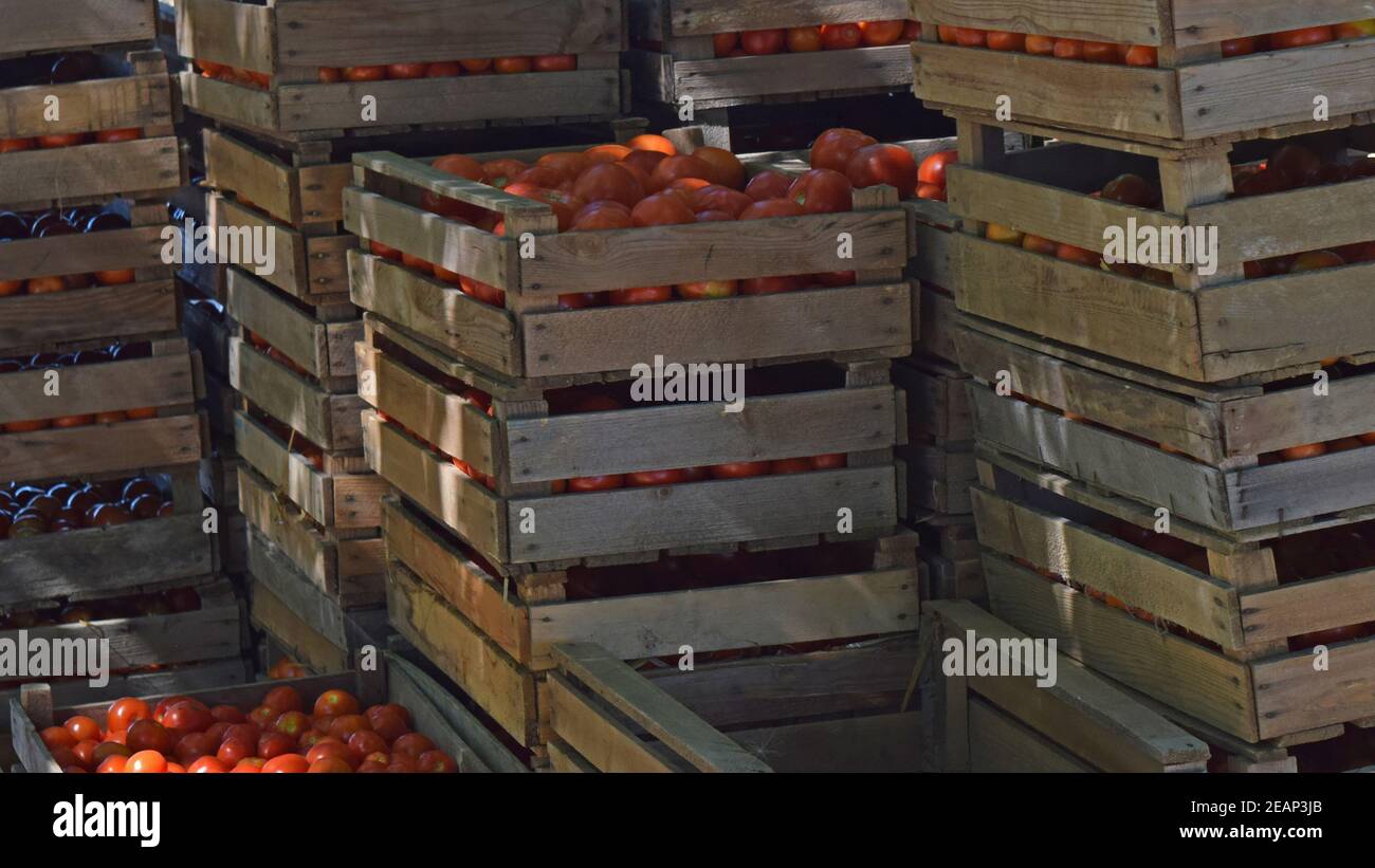 Produce in wooden boxes hi-res stock photography and images - Alamy
