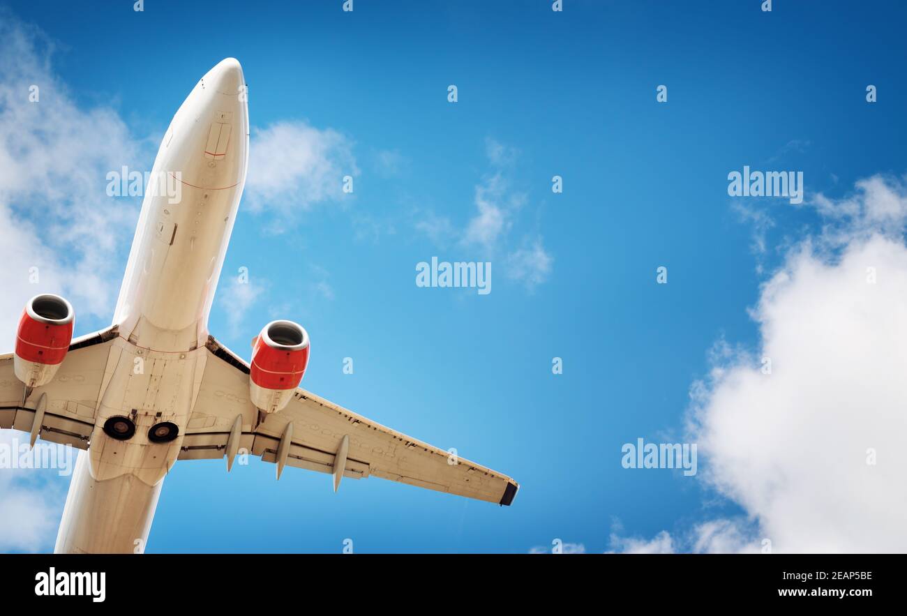 Airplane landing wing view hi-res stock photography and images - Alamy