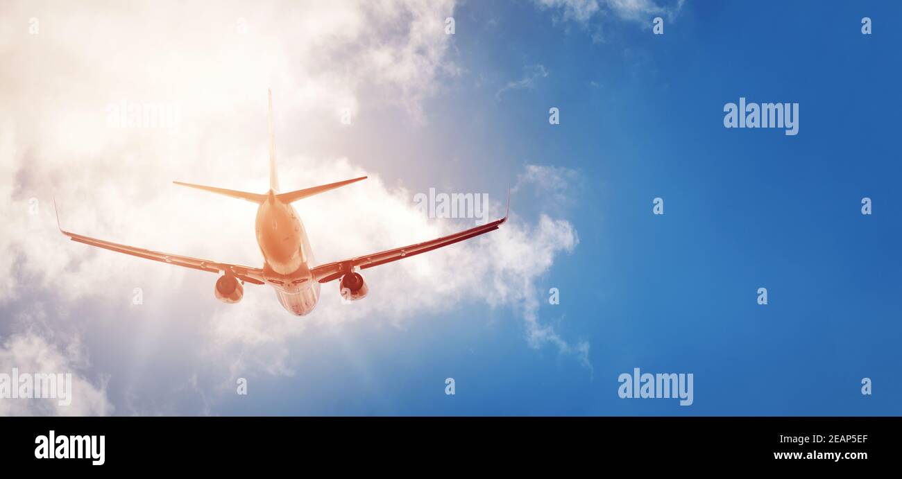 Airplane landing wing view hi-res stock photography and images - Alamy