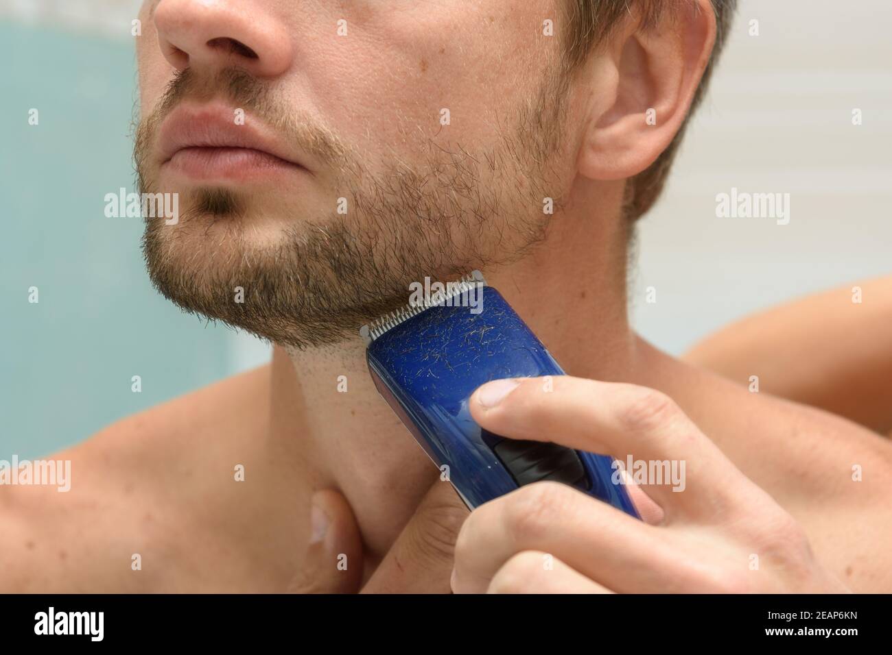 Hair clipper mirror hi-res stock photography and images - Alamy